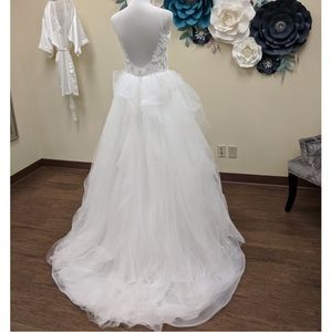 Dresses | Nwt Scoop Back Ball Gown Sample Size 12 Light Lace Tulle ...